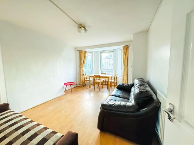 3 bedroom flat to rent
