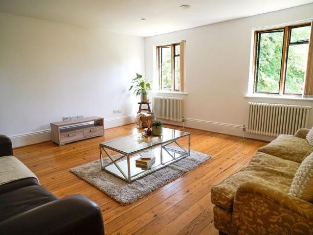 3 bedroom flat to rent