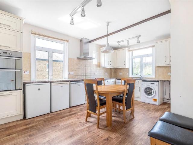 3 bedroom flat to rent