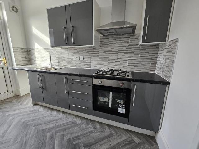 3 bedroom flat to rent