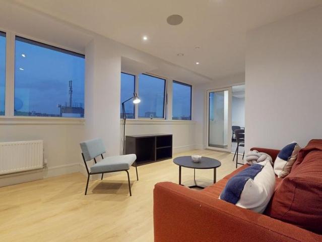 3 bedroom flat to rent