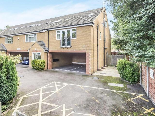 3 bedroom flat to rent