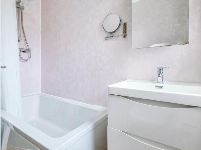 3 bedroom flat to rent