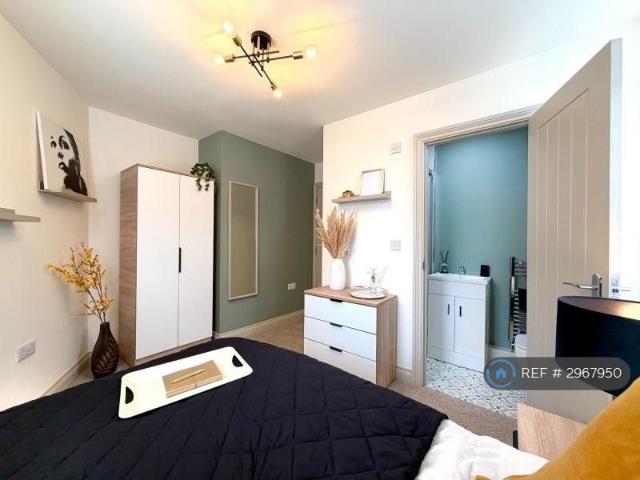3 bedroom flat to rent