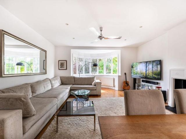 3 bedroom flat to rent