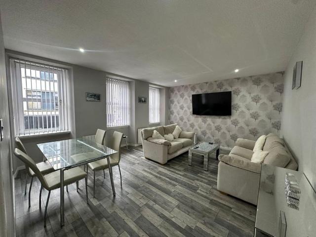 3 bedroom flat to rent
