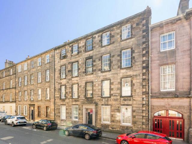 3 bedroom flat to rent