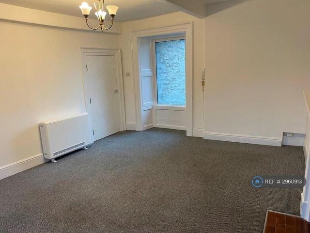 3 bedroom flat to rent