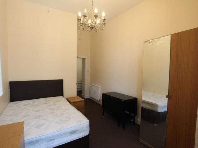 3 bedroom flat to rent