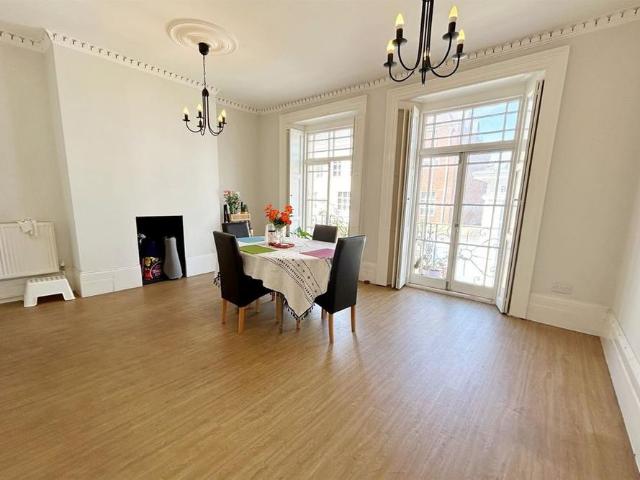 3 bedroom flat to rent