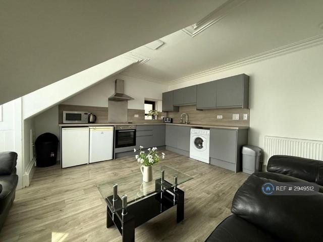 3 bedroom flat to rent