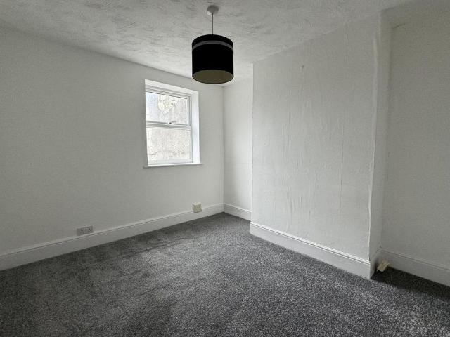 3 bedroom flat to rent