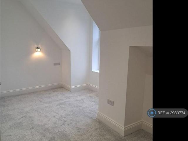 3 bedroom flat to rent