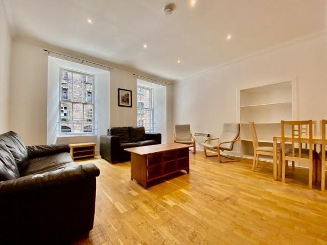 3 bedroom flat to rent