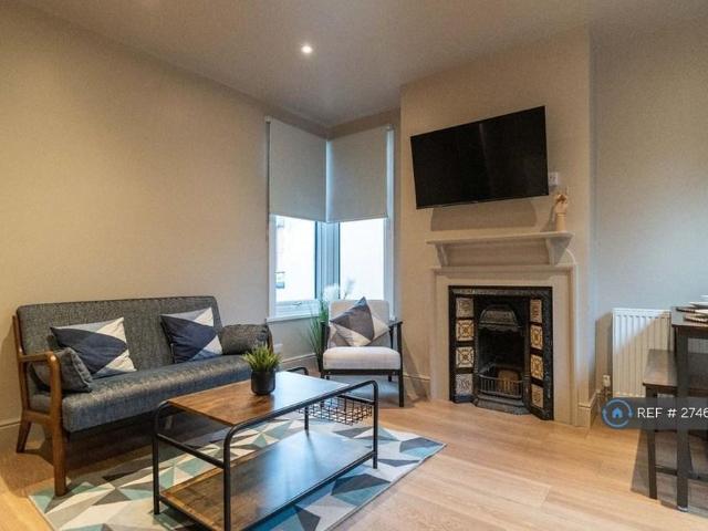 3 bedroom flat to rent