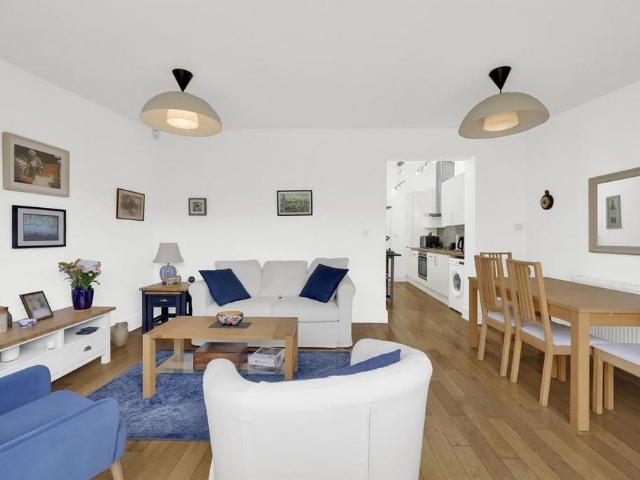 3 bedroom flat to rent
