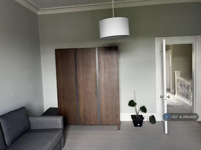 1 bedroom in a flat share to rent