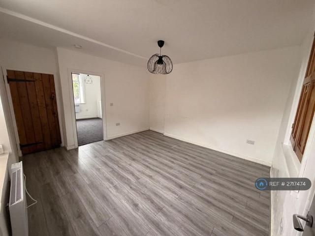 3 bedroom flat to rent