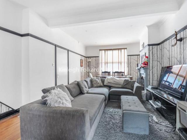 3 bedroom flat to rent