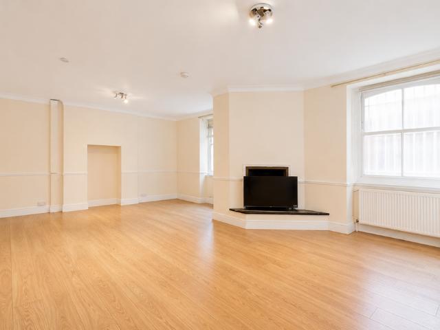 3 bedroom flat to rent