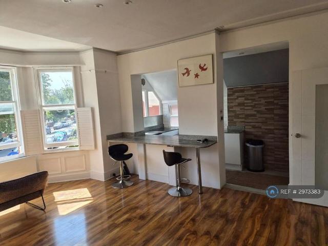 3 bedroom flat to rent
