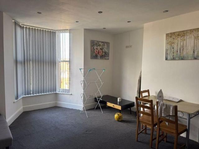 3 bedroom flat to rent