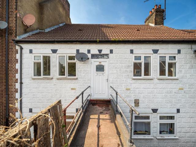 3 bedroom flat to rent