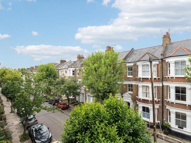 3 bedroom flat to rent