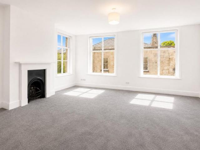 3 bedroom flat to rent