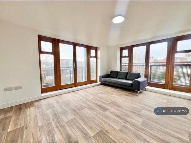 3 bedroom flat to rent
