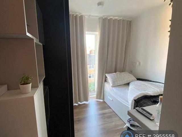 3 bedroom flat to rent