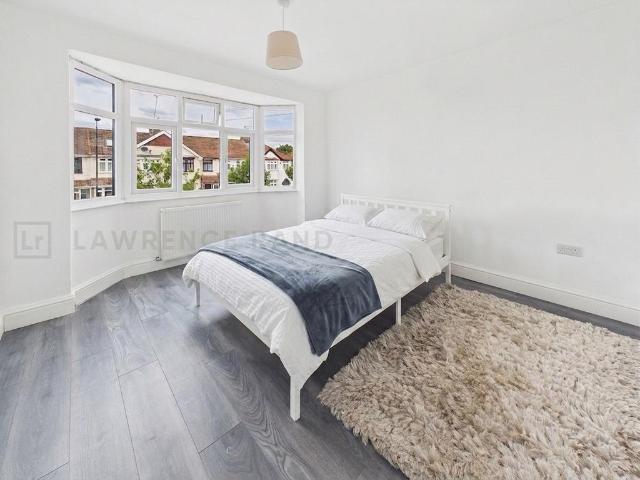 3 bedroom flat to rent