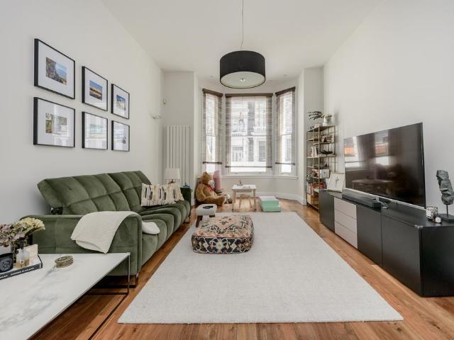 3 bedroom flat to rent