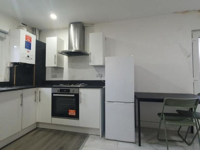 3 bedroom flat to rent