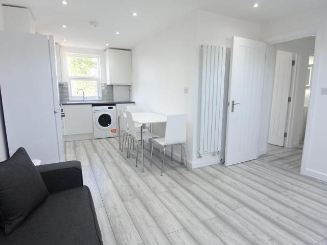 3 bedroom flat to rent