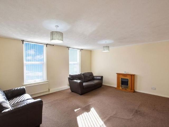 3 bedroom flat to rent