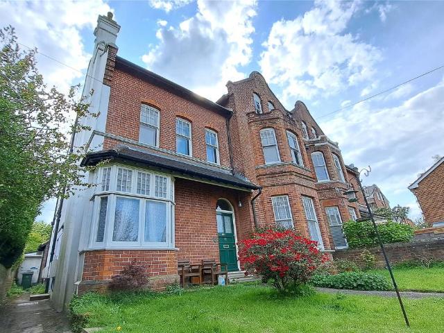 3 bedroom flat to rent