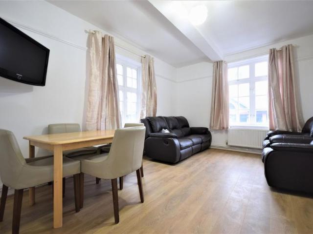 3 bedroom flat to rent