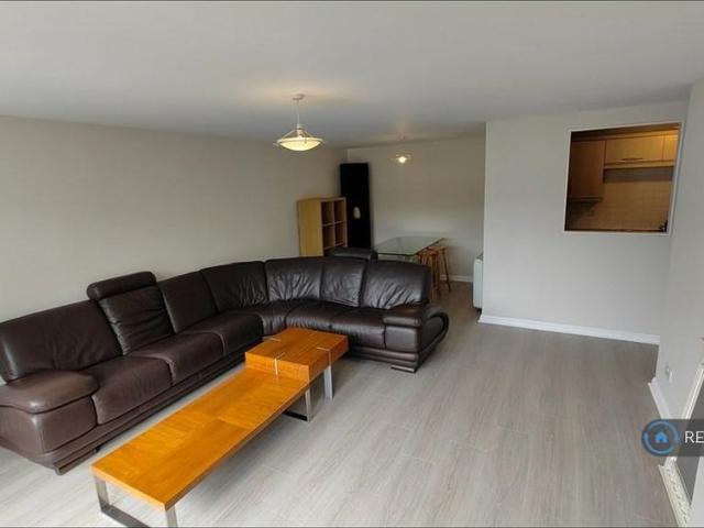 3 bedroom flat to rent