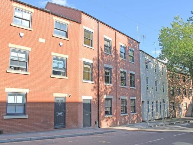 3 bedroom flat to rent