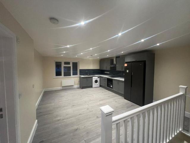 3 bedroom flat to rent