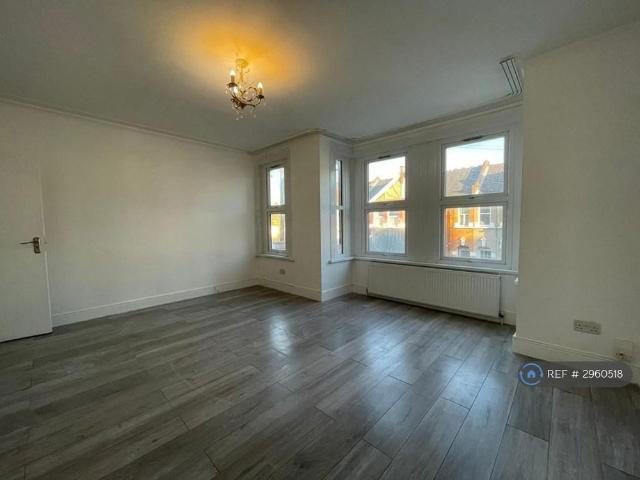 3 bedroom flat to rent