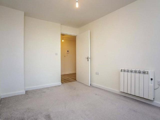 3 bedroom flat to rent