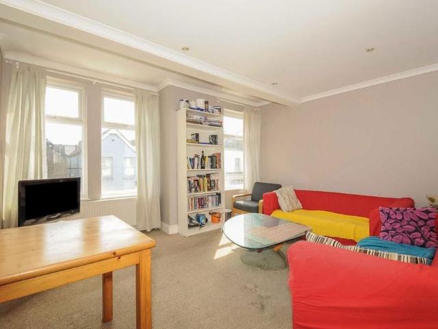3 bedroom flat to rent