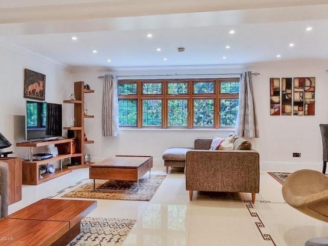 3 bedroom flat to rent