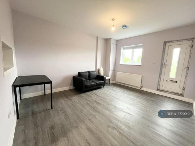 3 bedroom flat to rent