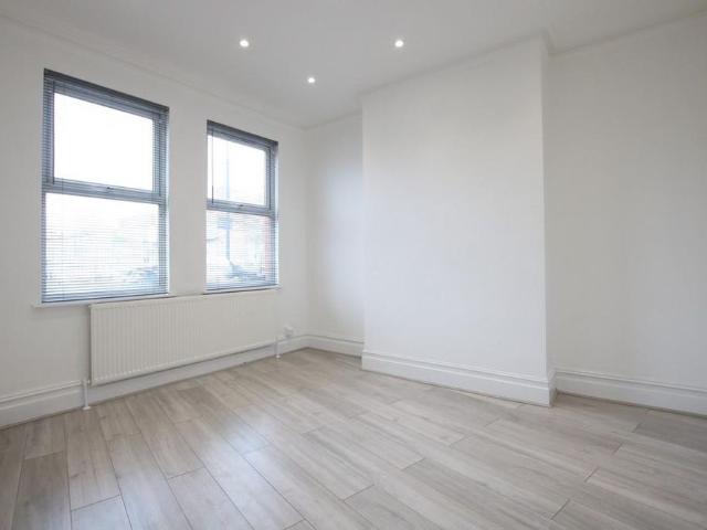 3 bedroom flat to rent