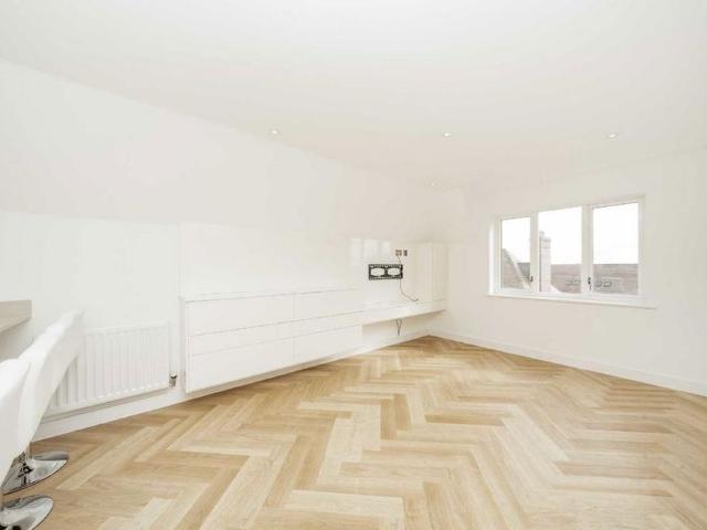 3 bedroom flat to rent