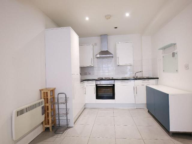 3 bedroom flat to rent