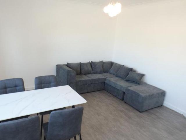 3 bedroom flat to rent
